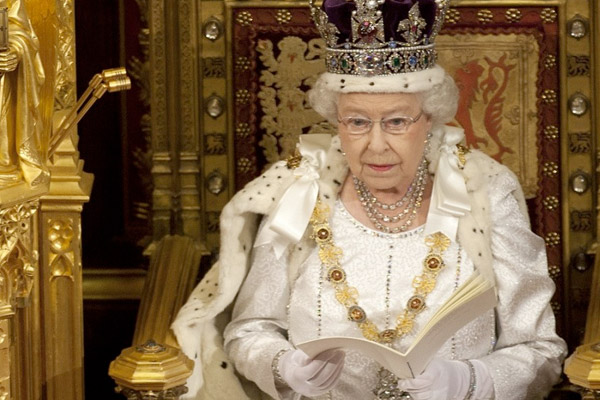 Queen Ends Speech By Dropping Mic, Telling MPs “I’m Out” - The Poke