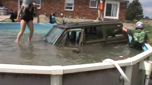 How To Drive A Jeep Into Swimming Pool - The Poke
