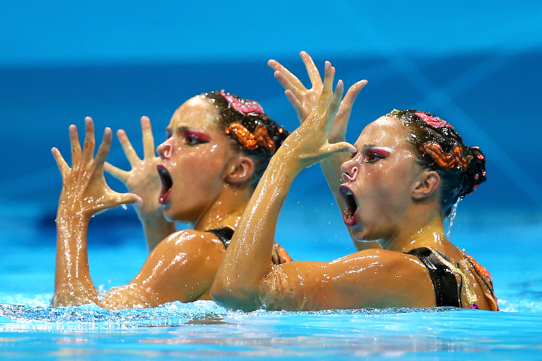 The many graceful faces of synchronised swimming - The Poke
