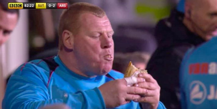 23-stone goalkeeper eats pie during team's FA Cup final defeat - The Poke