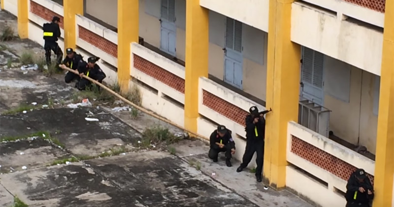 Vietnamese version of a SWAT team has an unusual way of scaling ...