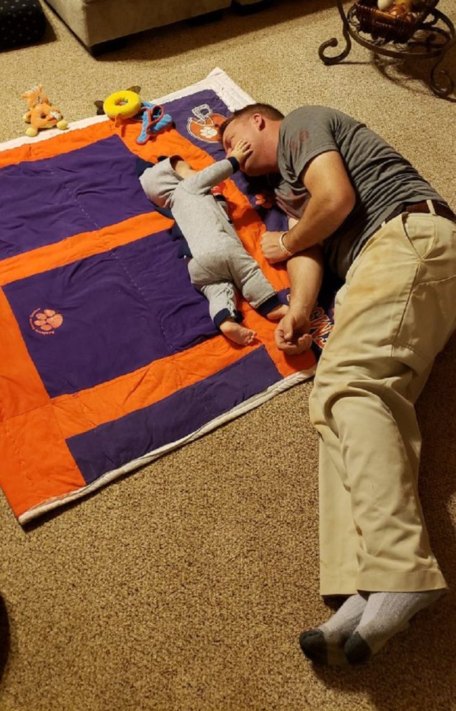 Dad multitasking, level: Expert - The Poke