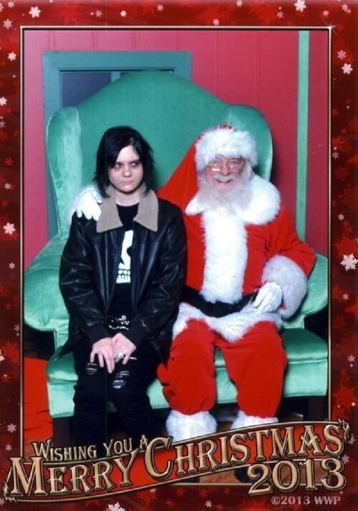 14 pictures that show why Goths posing with Santa is our new favourite ...