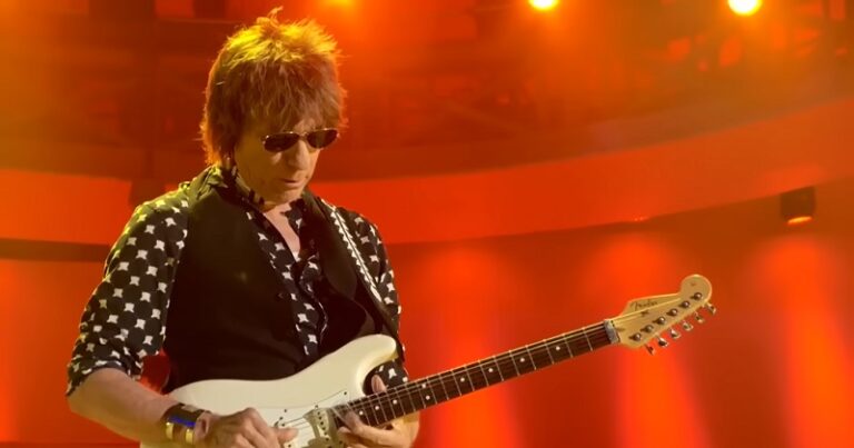Tributes are pouring in for legendary guitarist Jeff Beck after his ...