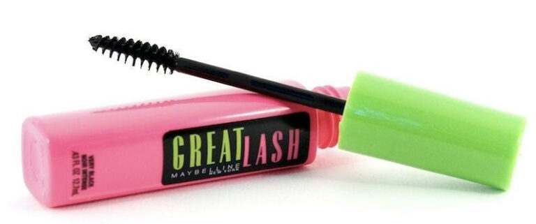 How women wore (and applied) make up in the '90s - A comprehensive ...